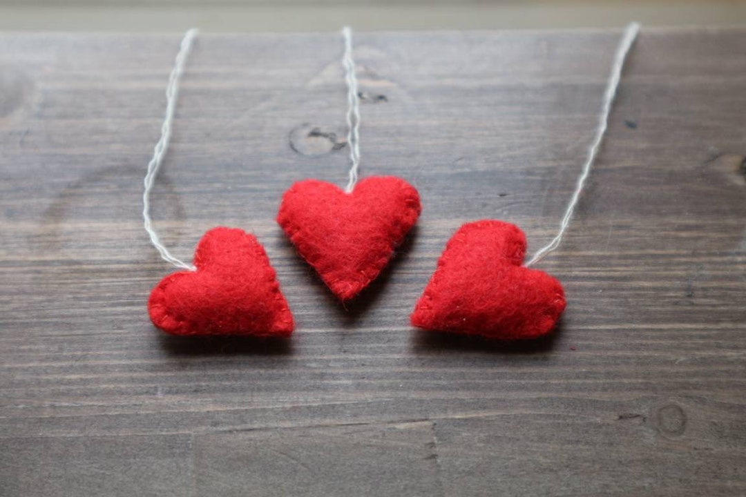 Red Felt Tiny Hearts. Set of 3 Hearts. - Etsy
