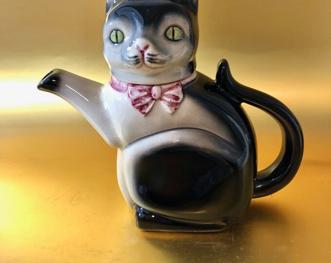 Vintage Cat Teapot Made Approximately in the 1960s. Approximately 7 3/4 ...