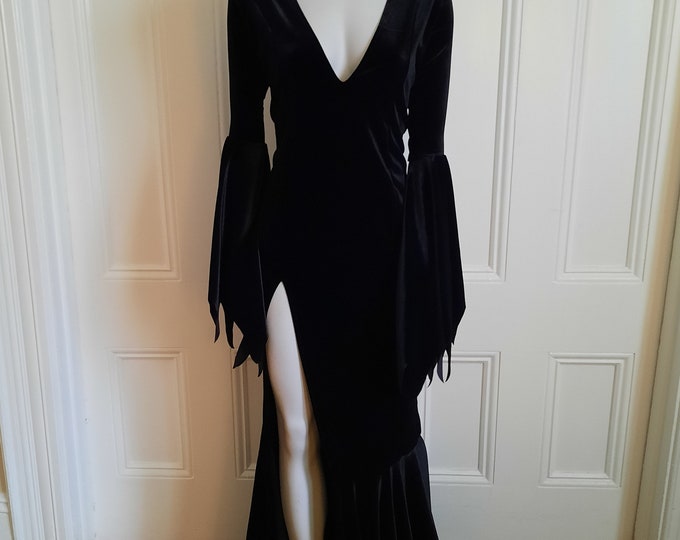 Elvira Cosplay - Etsy