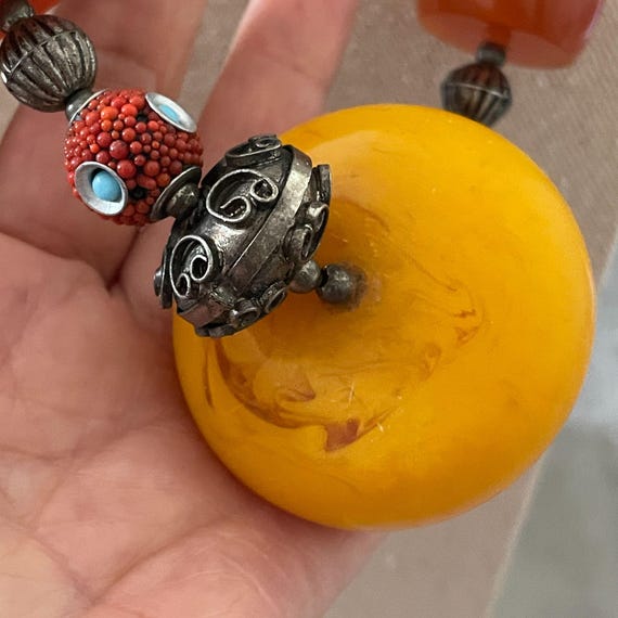 Vintage Simulated Amber and Bakelite Novelty Bead Sta… - Gem