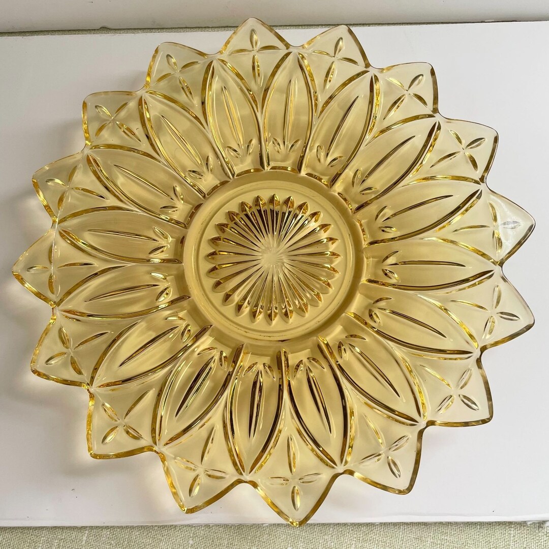 Vintage Federal Glass Petal Yellow Sunflower Pressed Glass 11.5 Serving ...