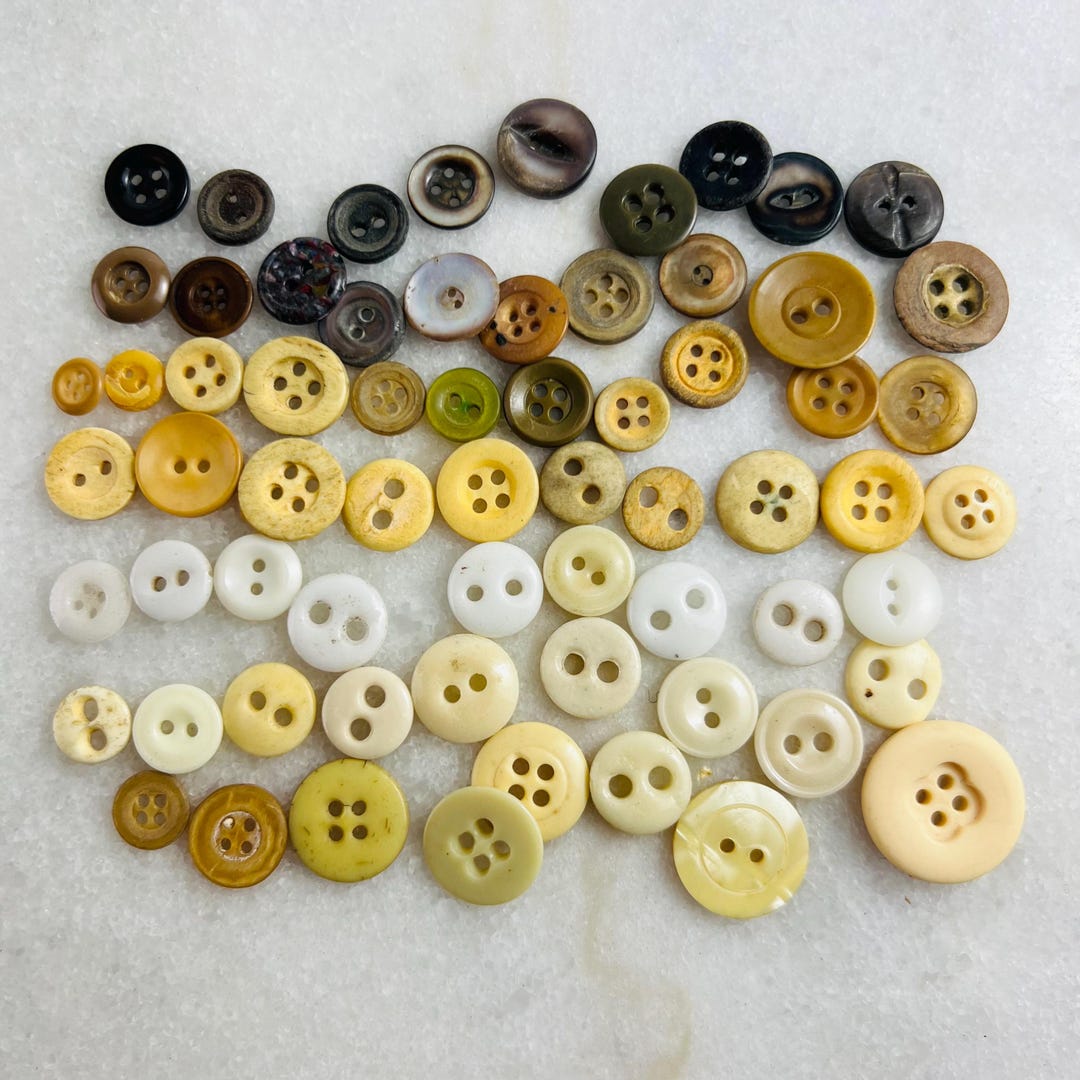 Collection of 65 Vintage Melamine and Mixed Media Buttons, 2 and 4 Hole ...