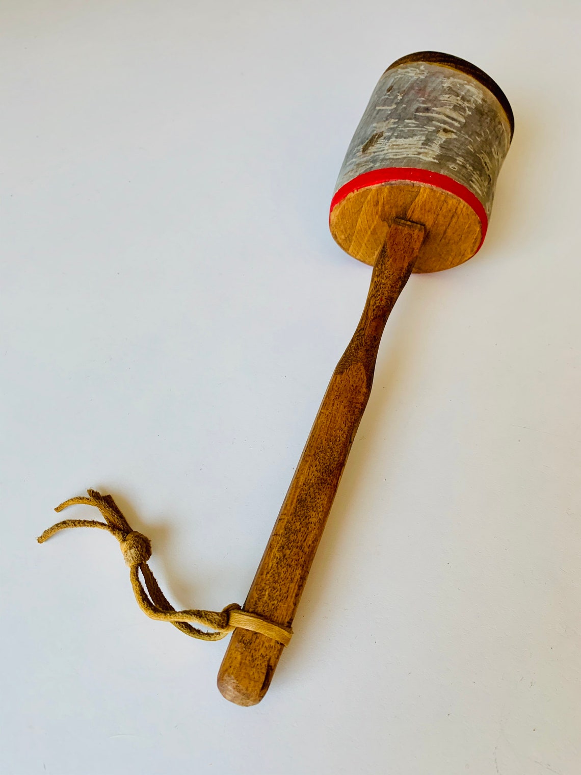 Canadian Indigenous Horn Rattle Shaker con cuero y madera | Etsy