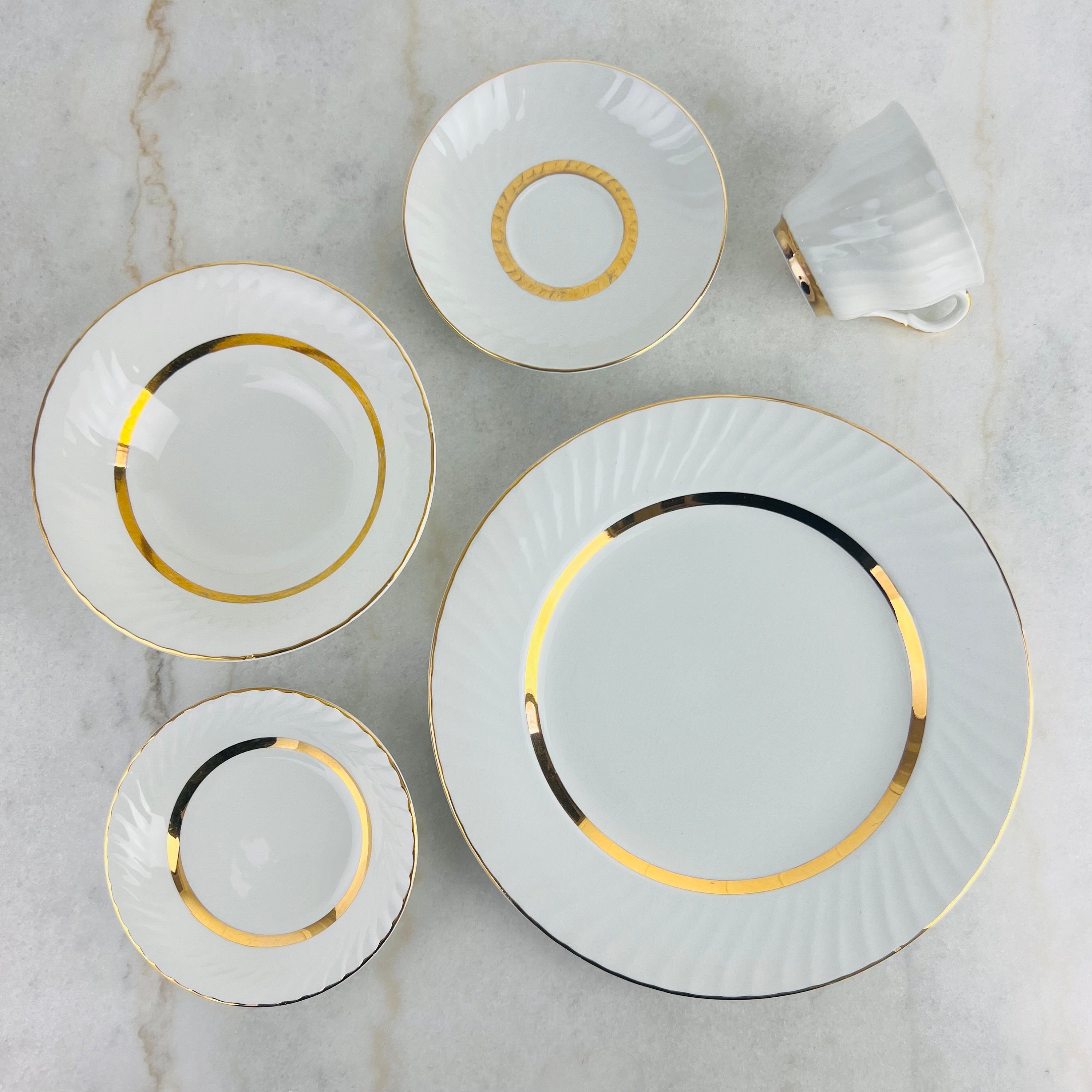 Vintage Barratt's Golden Anniversary Dinnerware, 22-karat Trim, 36 ...