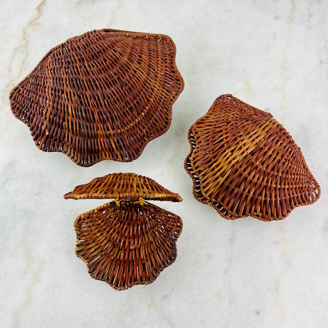 Three Woven Wicker Scalloped Shell Trinket Boxes, Folding Clam Shell ...