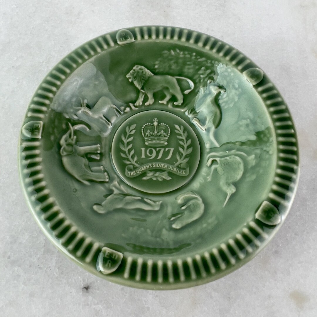 Vintage Wade Collectible Dish Commemorating 1977 Silver Jubilee of ...