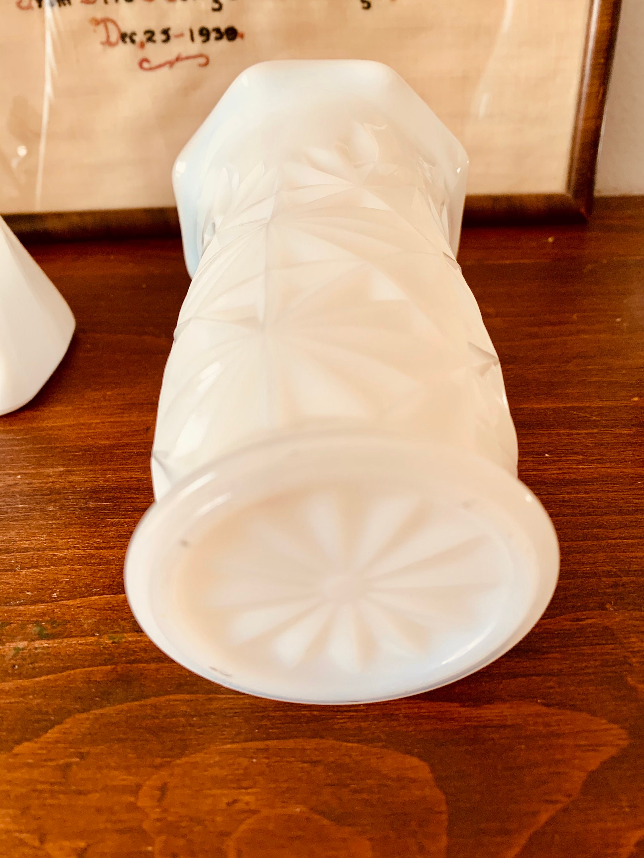 Hazel Atlas Design Milk Glass Vase Tulip Shape Scalloped Edge Vertical ...