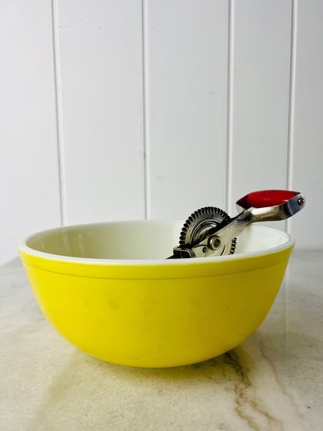 Vintage Pyrex 404 Yellow Mixing Bowl, Primary Set, 4 Quart, Large ...