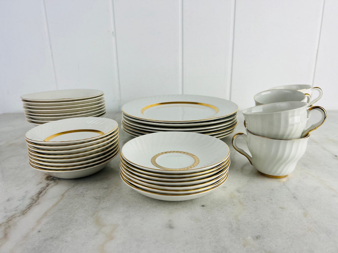 Vintage Barratt's Golden Anniversary Dinnerware, 22-karat Trim, 36 ...