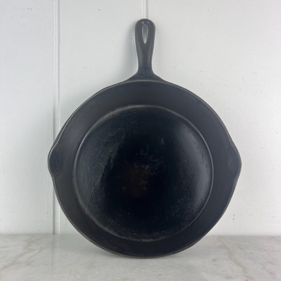 Early 1900s Favorite Ware No. 8 Cast Iron Skillet, Diamond G Brand ...