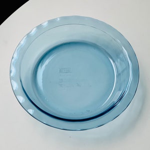 Large Blue Pyrex Pie Plate, 9.5 Deep Dish With Easy Grab Fluted Edge ...