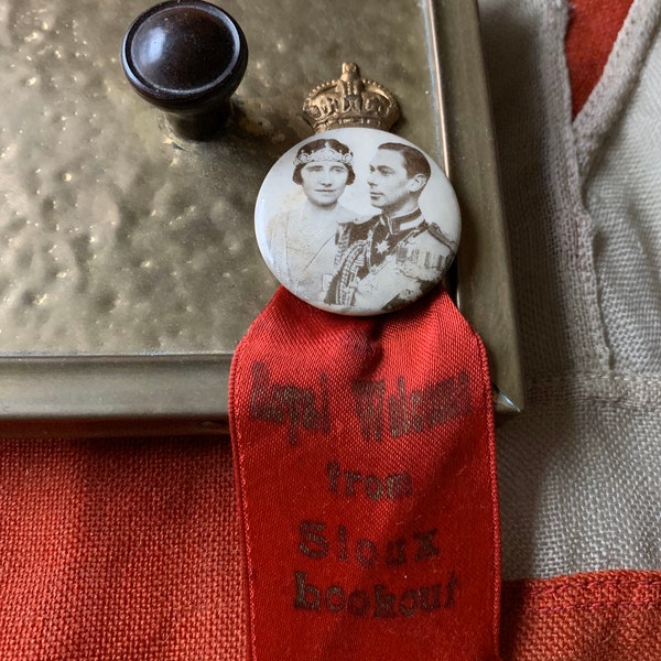 Queen Elizabeth Button - Etsy