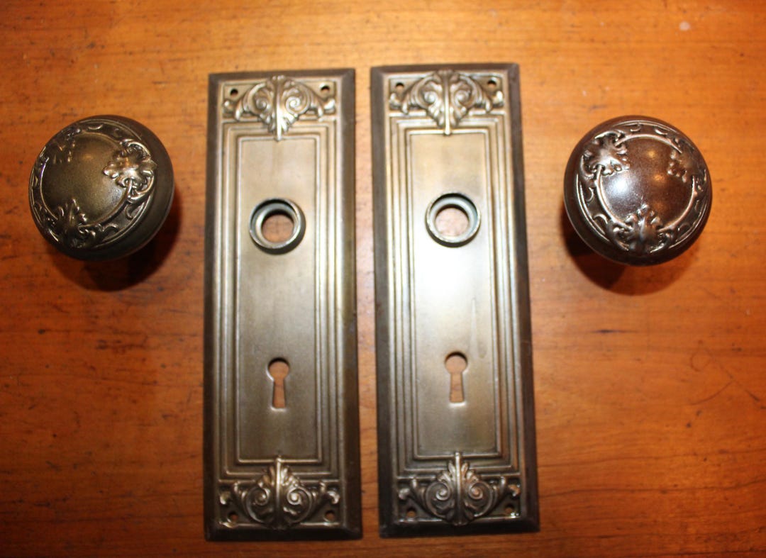 Pair of Reading G-13100 C:1930 Locris Two Knobs & Two Escutcheons X-69 - Etsy