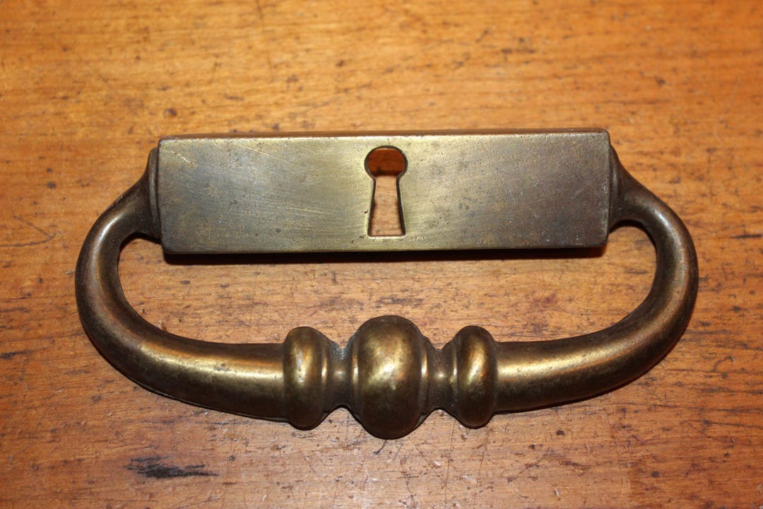 Pair of Vintage Drawer Pulls With Keyhole Cast Pot Metal Unbranded GG-1 ...