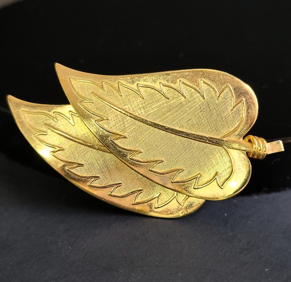 Gold brooch Coro - Gem Gold brooch Coro - Gem
