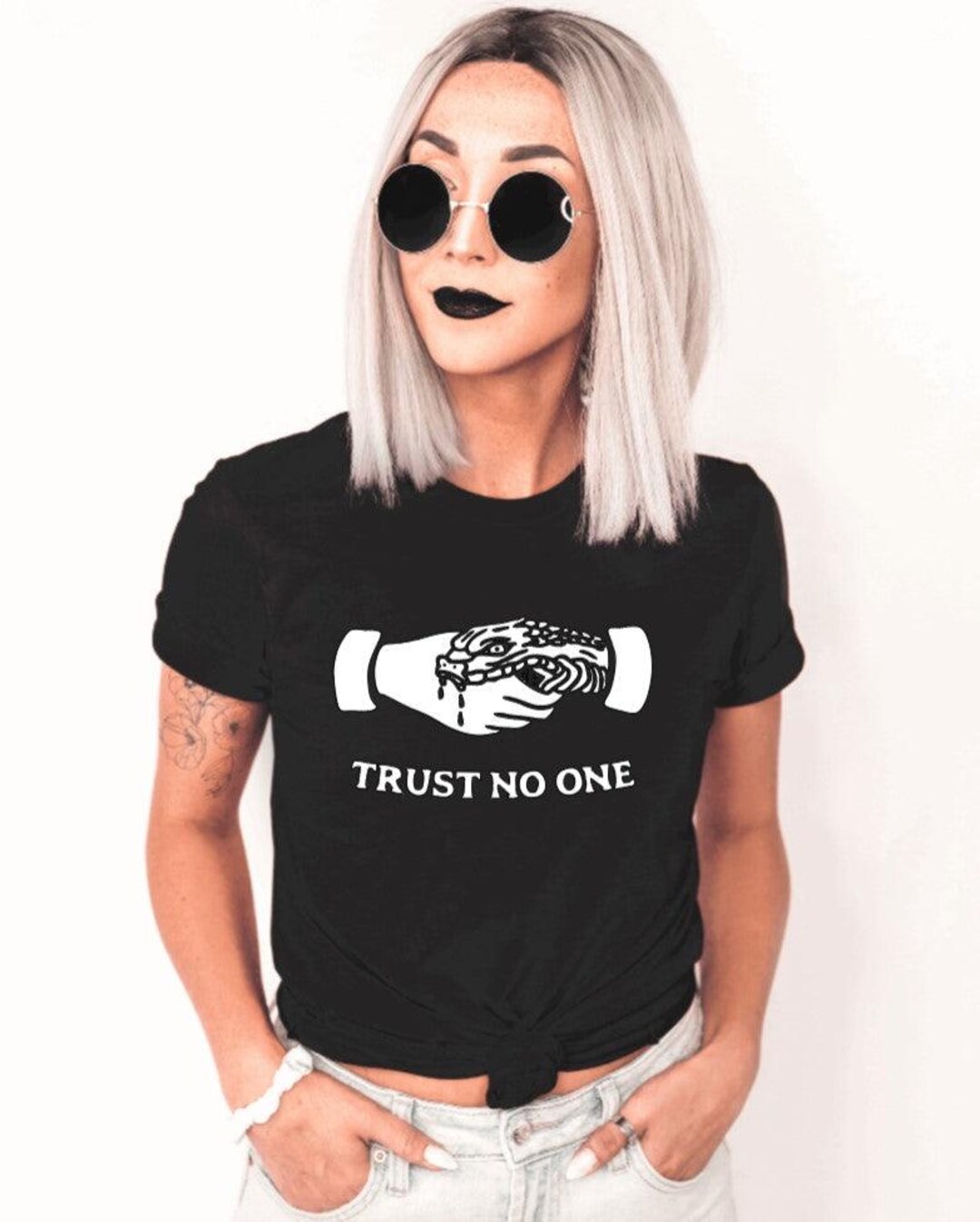 Trust No One T-shirt - Etsy