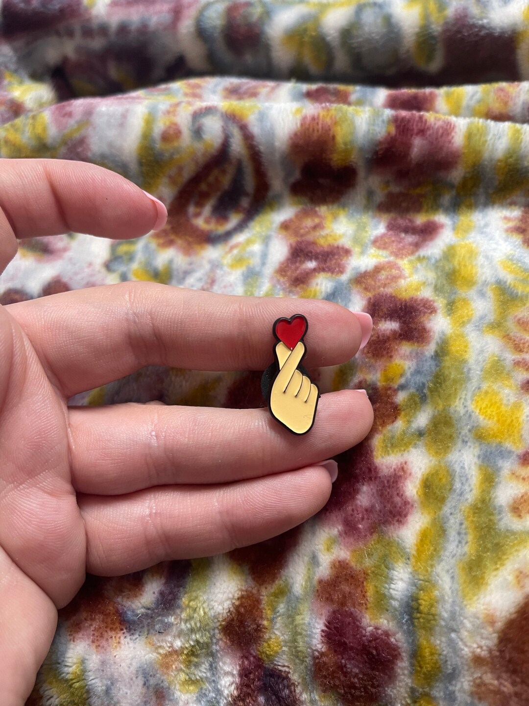 Fingers Crossed Pin, Hope Enamel Pin, Heart Pin, Gift for Couples ...