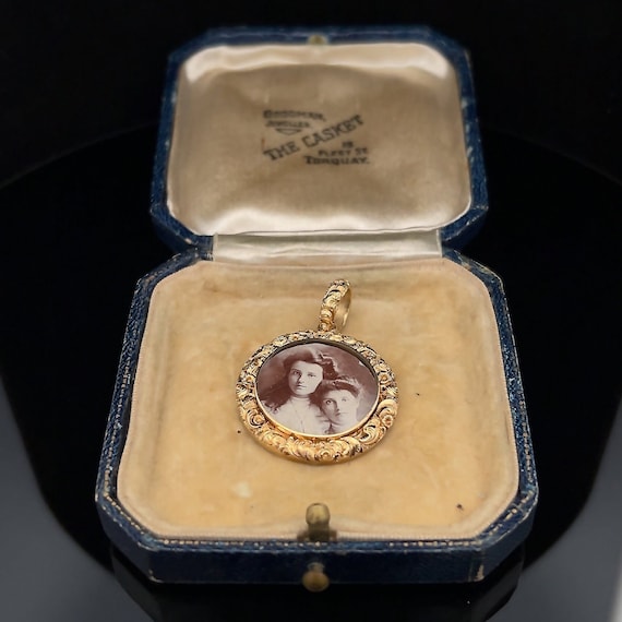 Antique Georgian Ornate 15ct Gold Picture Locket. Eng… - Gem
