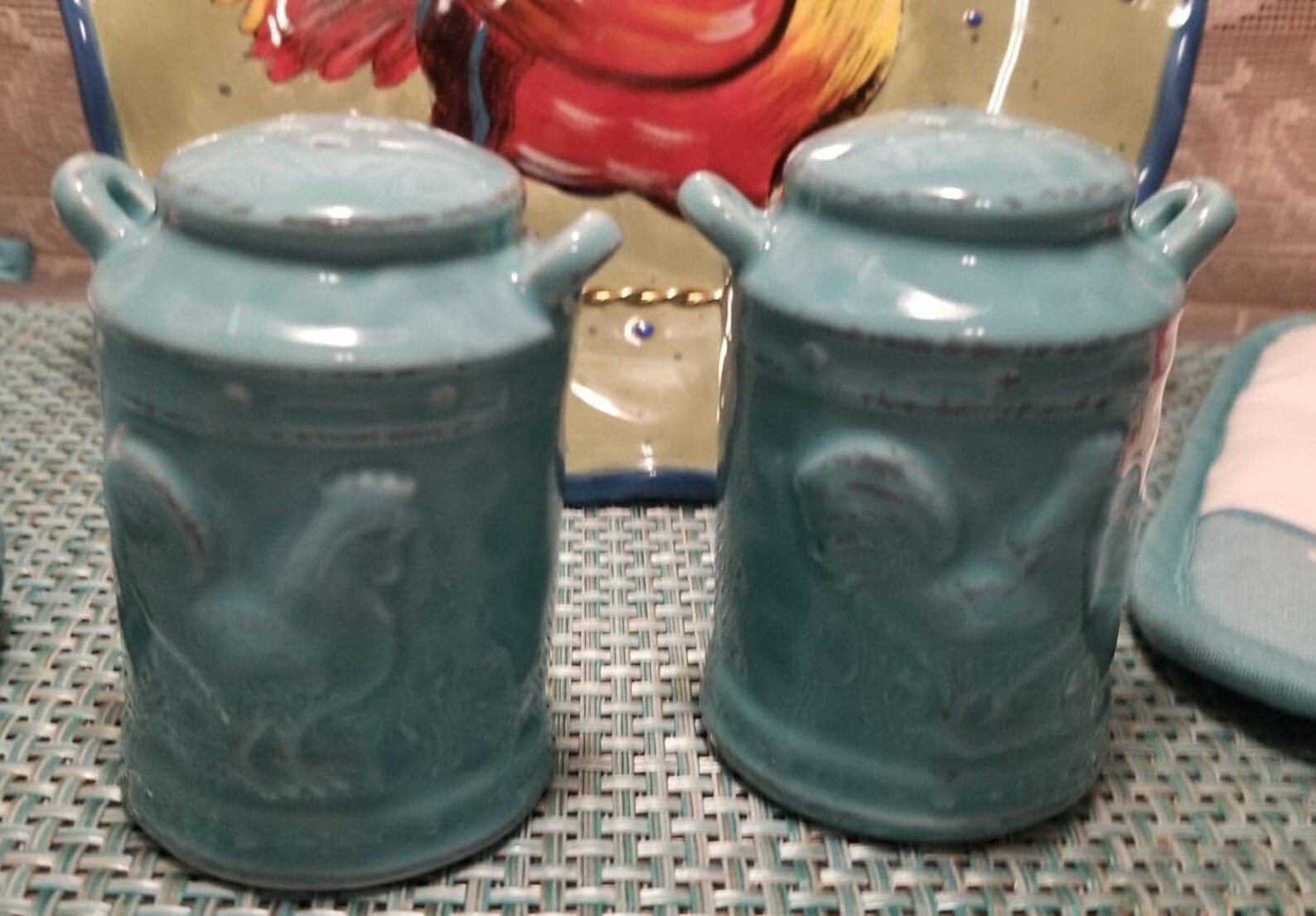 Rooster Motif Plate / Salt and Pepper Shaker Set / Kitchen - Etsy