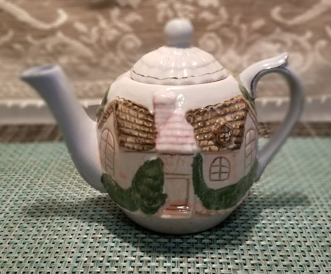Vintage Cottage Teapot - Etsy