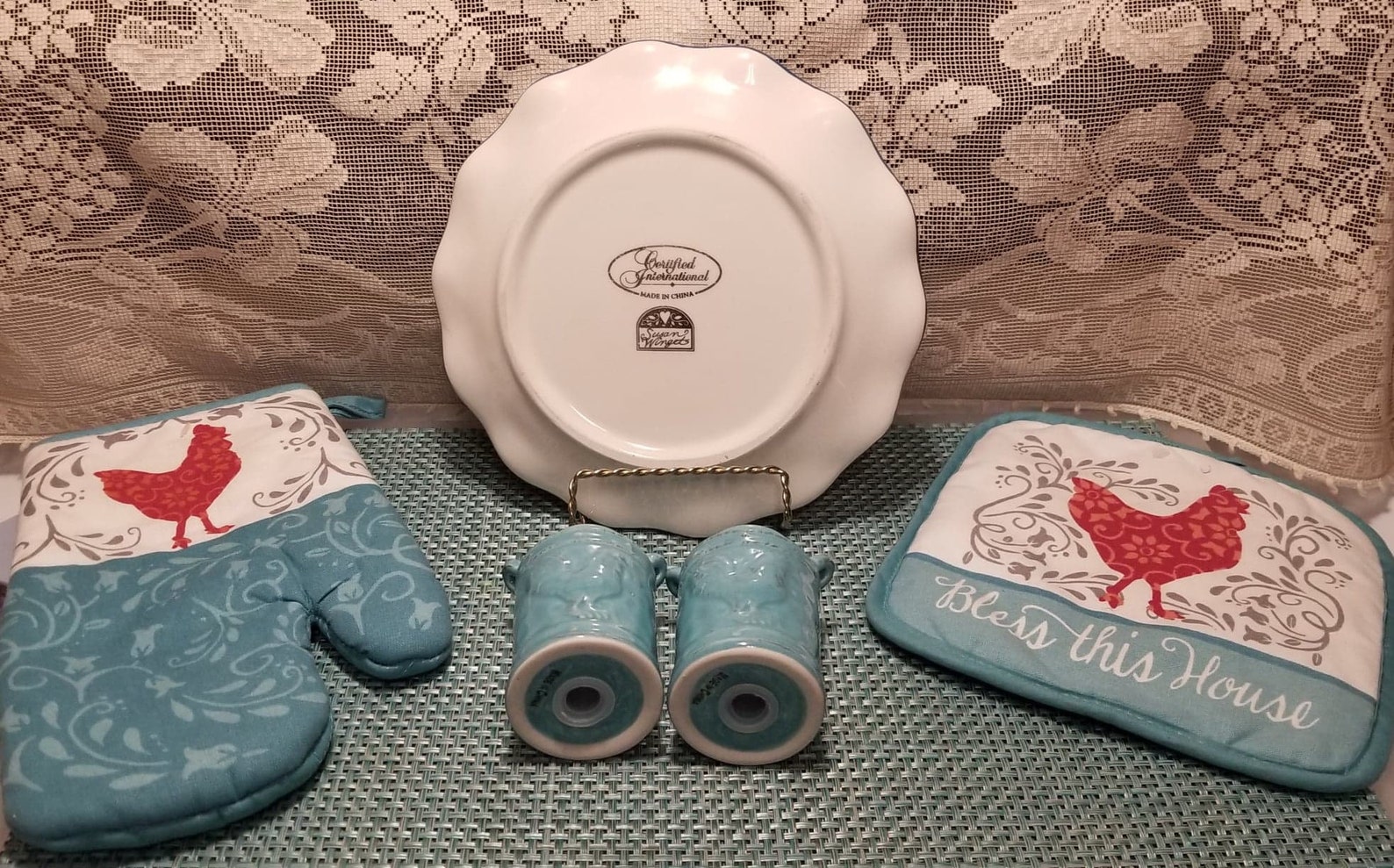 Rooster Motif Plate / Salt and Pepper Shaker Set / Kitchen - Etsy