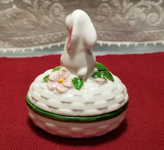 Avon Bunny Trinket Box 1982 - Gem