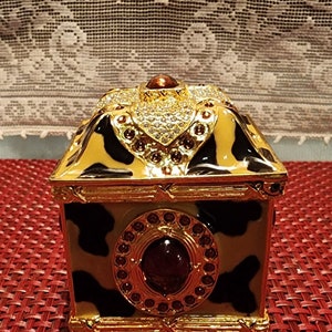 Wendy Reed Trinket Box With Pillow Collectible Wendy Reed Trinket Box ...