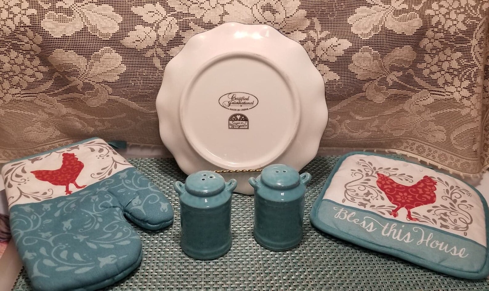 Rooster Motif Plate / Salt and Pepper Shaker Set / Kitchen - Etsy