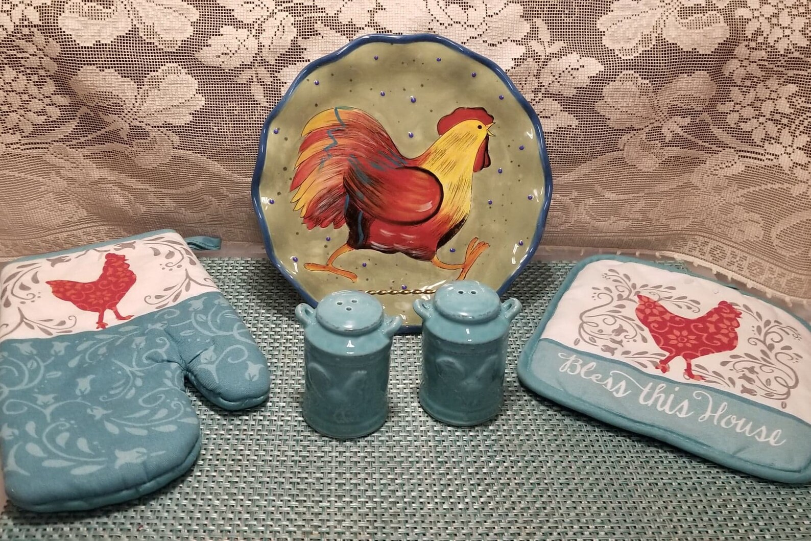 Rooster Motif Plate / Salt and Pepper Shaker Set / Kitchen - Etsy