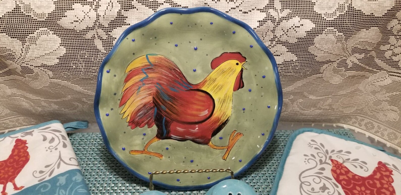 Rooster Motif Plate / Salt and Pepper Shaker Set / Kitchen - Etsy