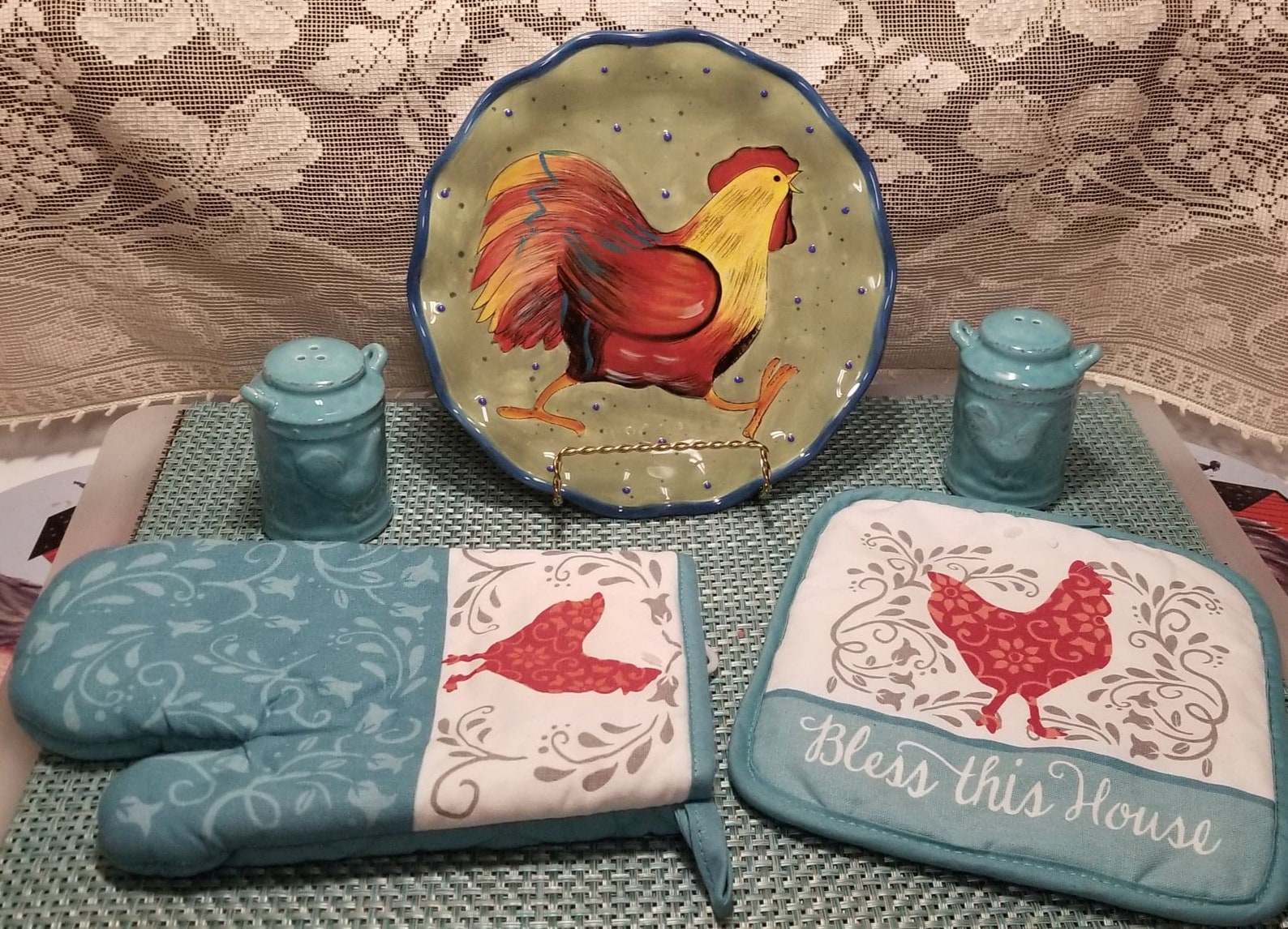 Rooster Motif Plate / Salt and Pepper Shaker Set / Kitchen - Etsy