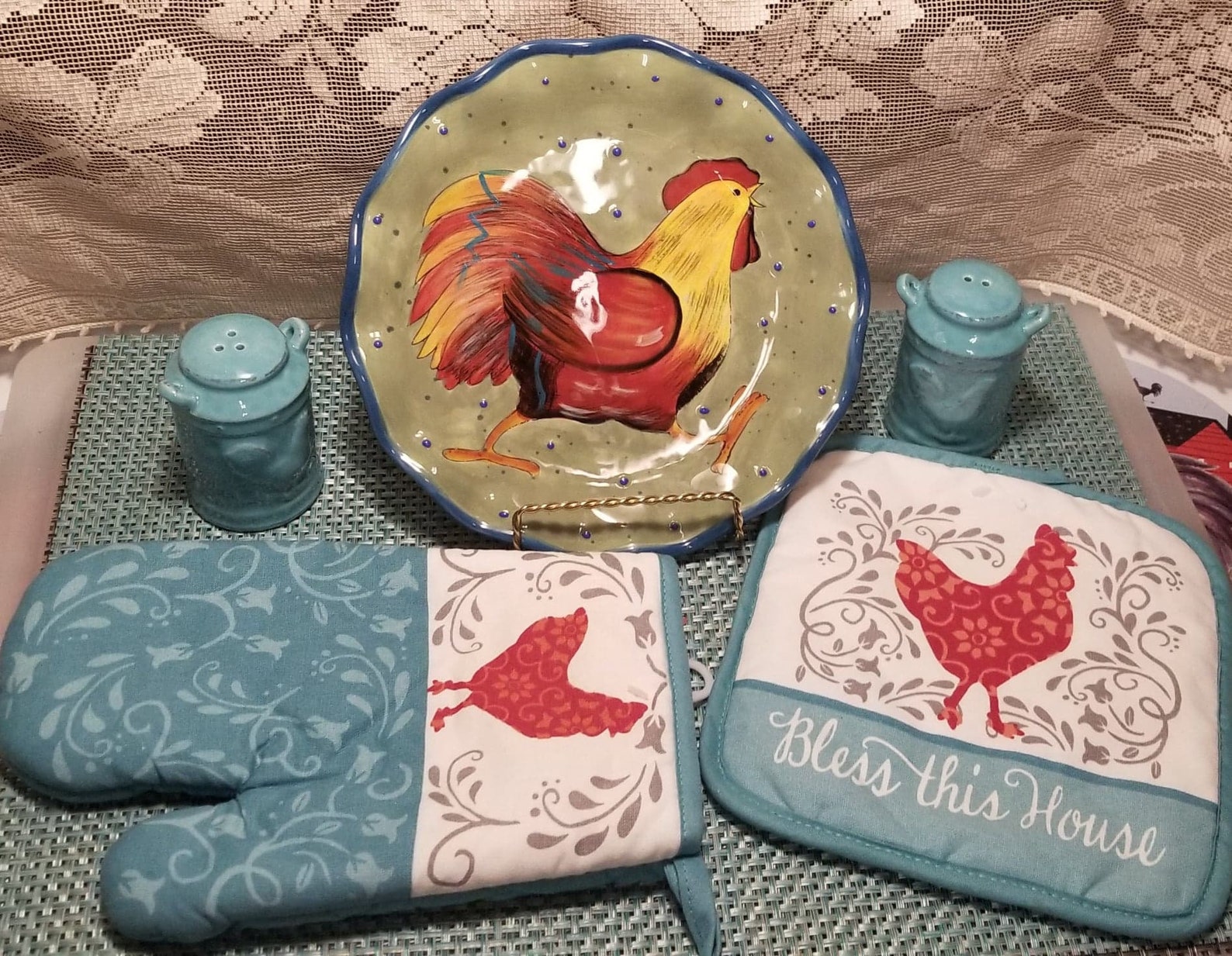 Rooster Motif Plate / Salt and Pepper Shaker Set / Kitchen - Etsy