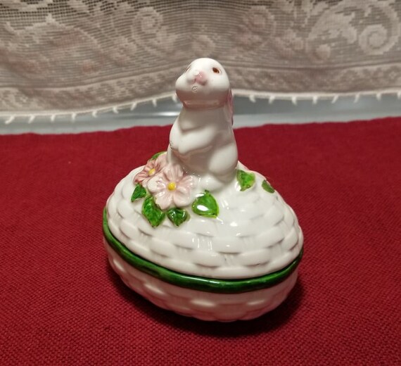 Avon Bunny Trinket Box 1982 - Gem