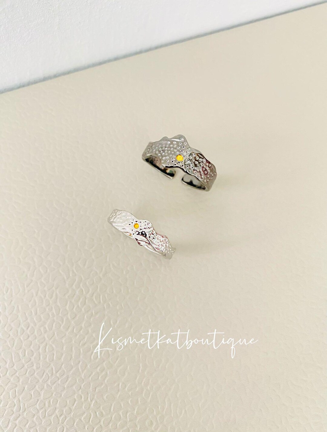 Hammered Wave Texture & Ridge Design Couple Rings for Men and Women ...