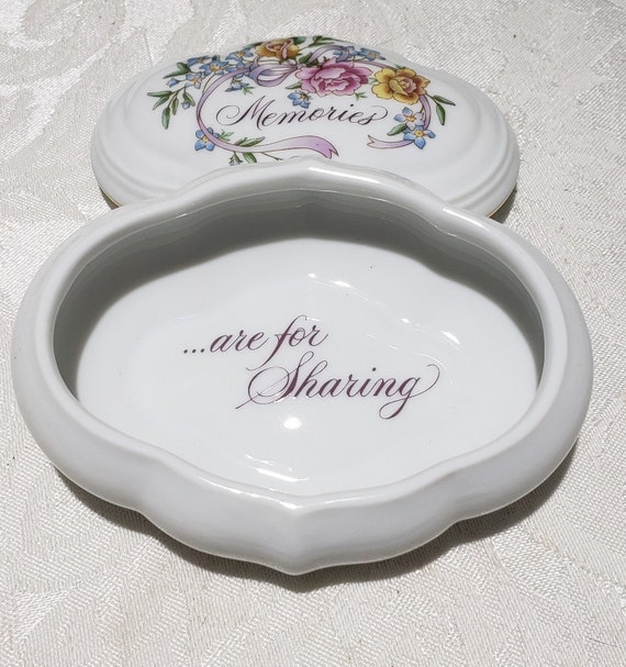 Vintage Avon Memories Porcelain Music Box - Trinket/J… - Gem