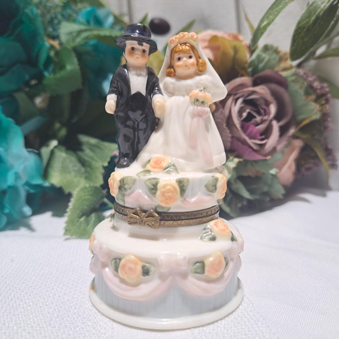 Vintage 2000 Madame Alexander Bride & Groom Wedding Cake Topper Ceramic ...