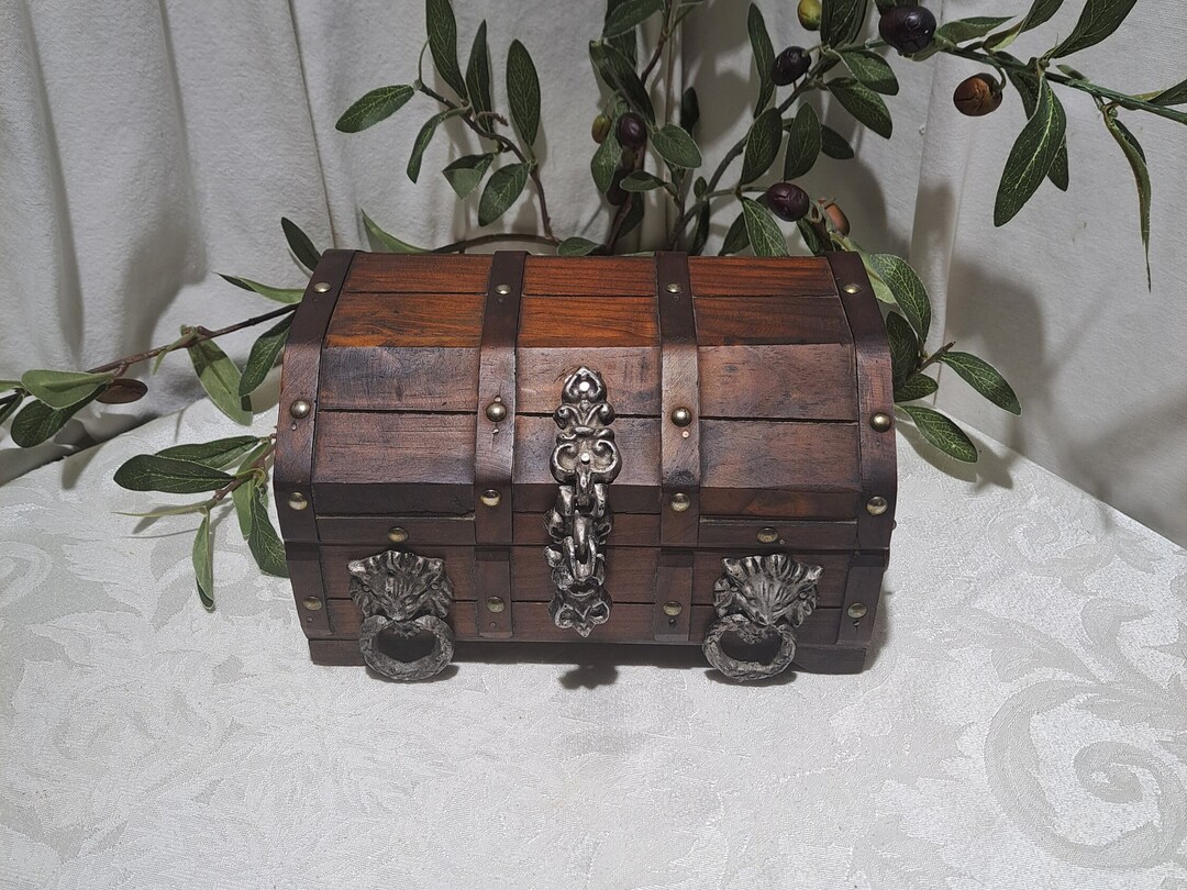 Vintage 1970's Treasure Chest Design Wooden Jewelry Box/case With Lion ...