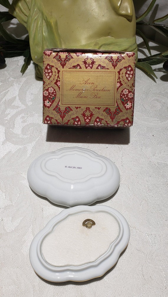 Vintage Avon Memories Porcelain Music Box - Trinket/J… - Gem