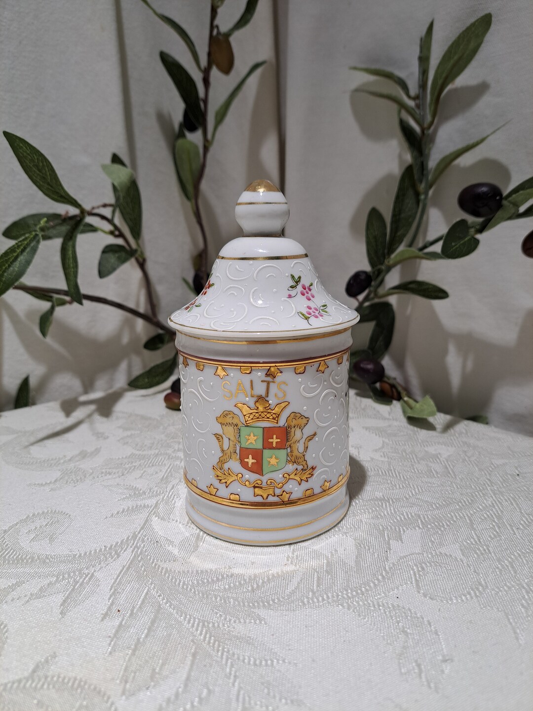 Vintage/antique Floral, Code of Arms and Royal Lion Design Gold ...