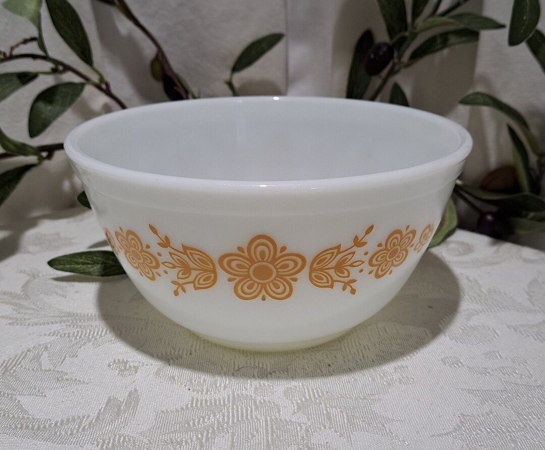 Vintage 1972 - 81 Butterfly Gold Pattern Pyrex No. 402 1 1/2 Qt./1.5l ...