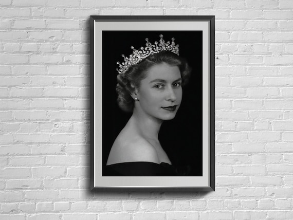 Queen Elizabeth II Portrait. Iconic Print. Jubilee Wall Art. - Etsy