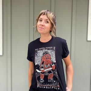 GRITTY TSHIRT - Unisex Short Sleeve Graphic Flyers Bad Things Happen in ...