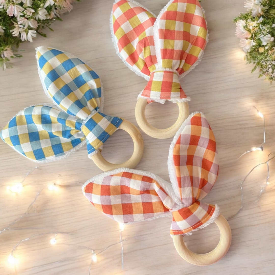 Baby Teething Ring Rattle With Gingham Check Pattern - Natural Wood and ...