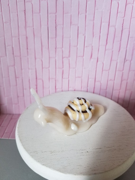 Breakfast Snail: Cinnamon Roll - Etsy