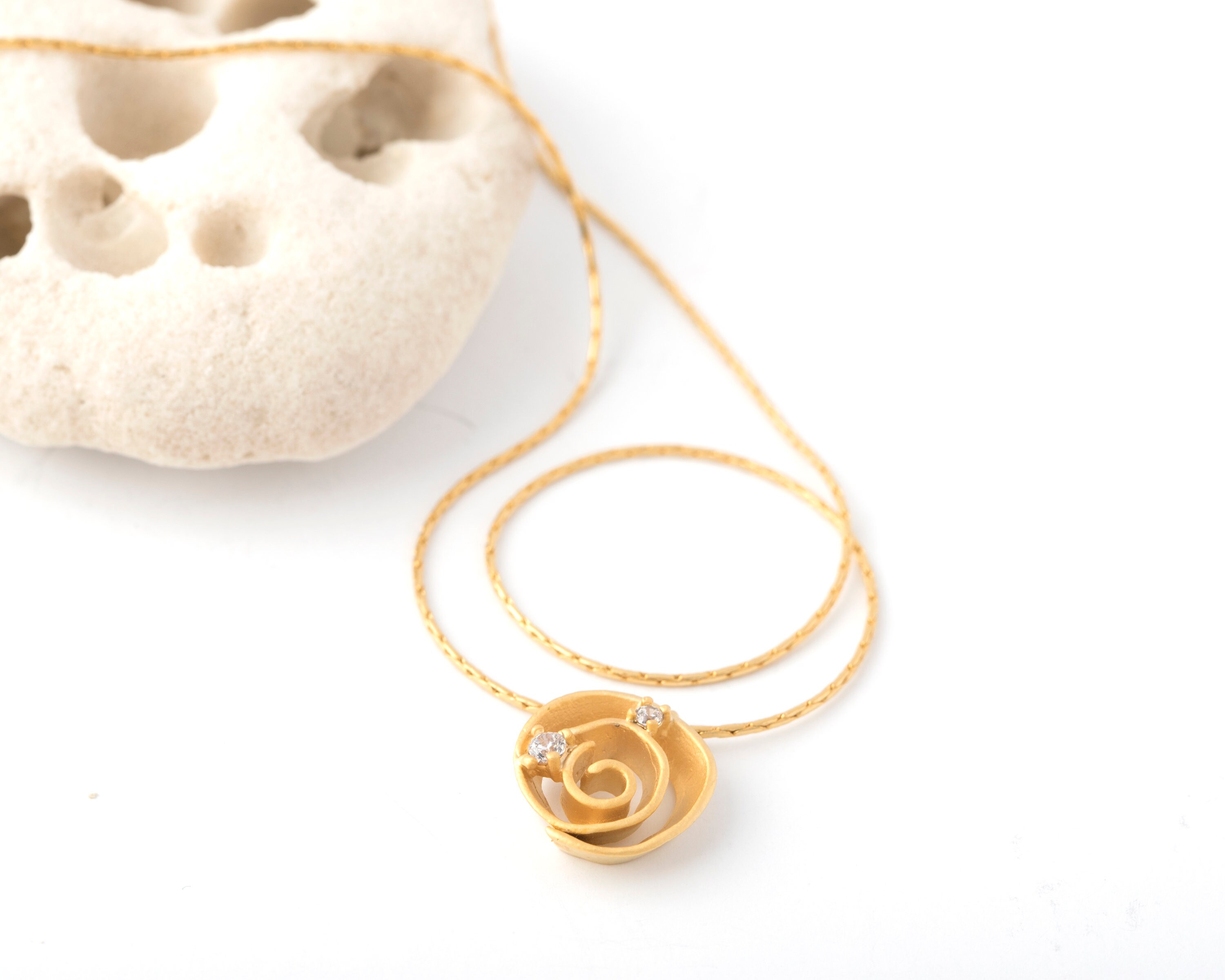 Rose Necklace/modern Rose Flower/gold Rose Necklace/rose Shaped ...