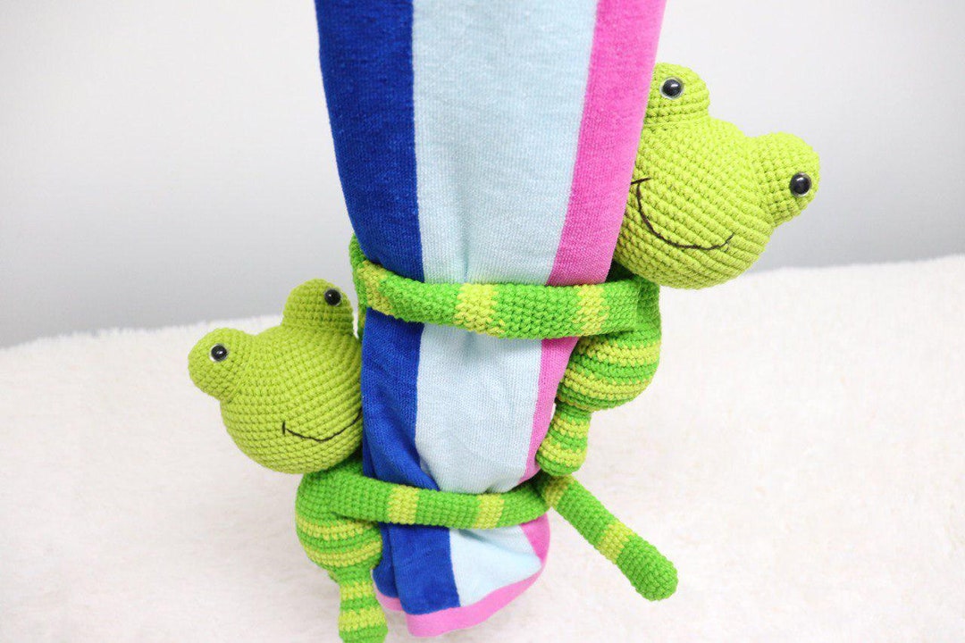 Green Frog Curtain Tie Back, Crochet Frog Curtain Tieback, Frog Tieback ...