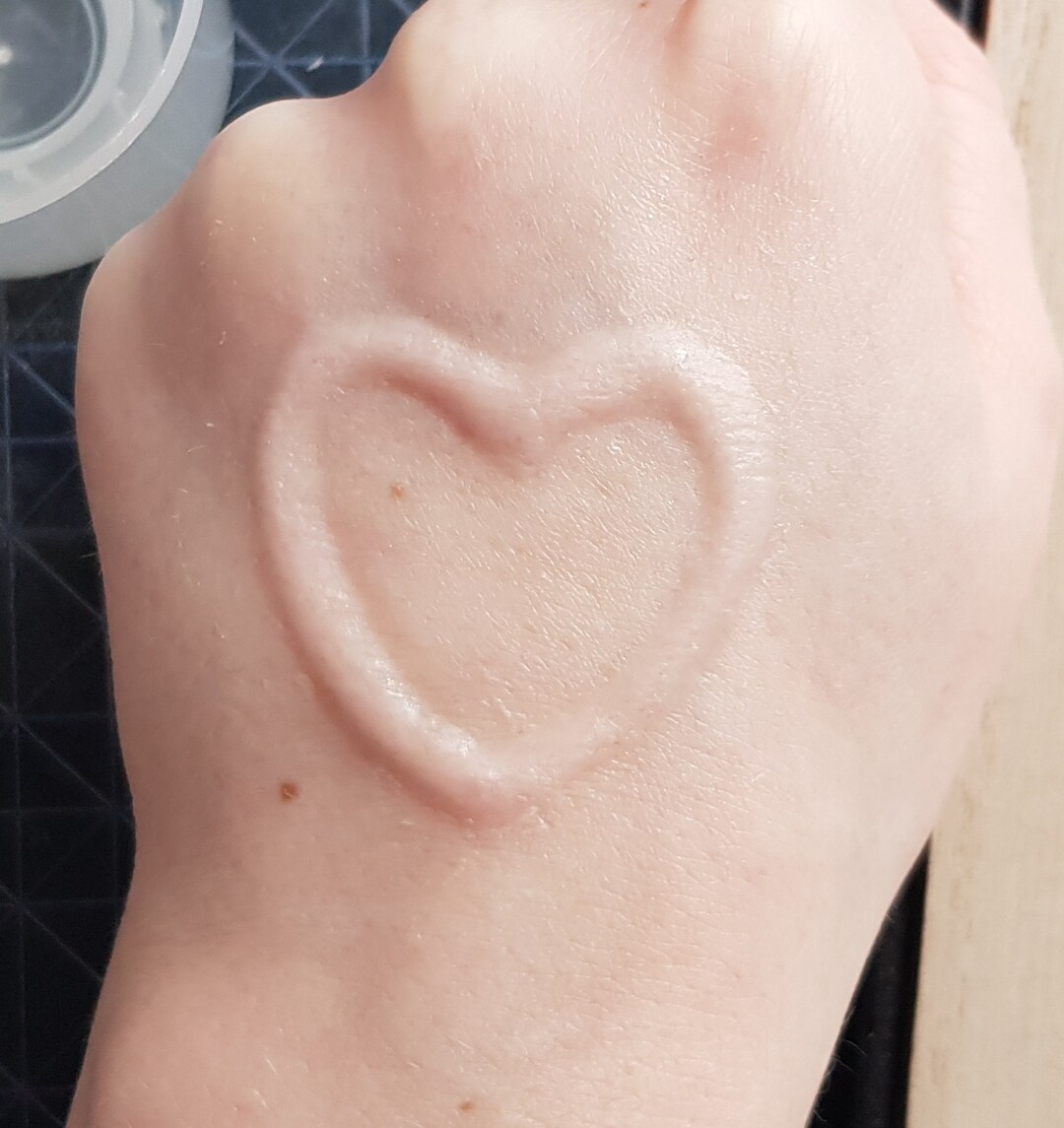 Heart silicone prosthetic keloid scar carved heart sfx - Etsy España