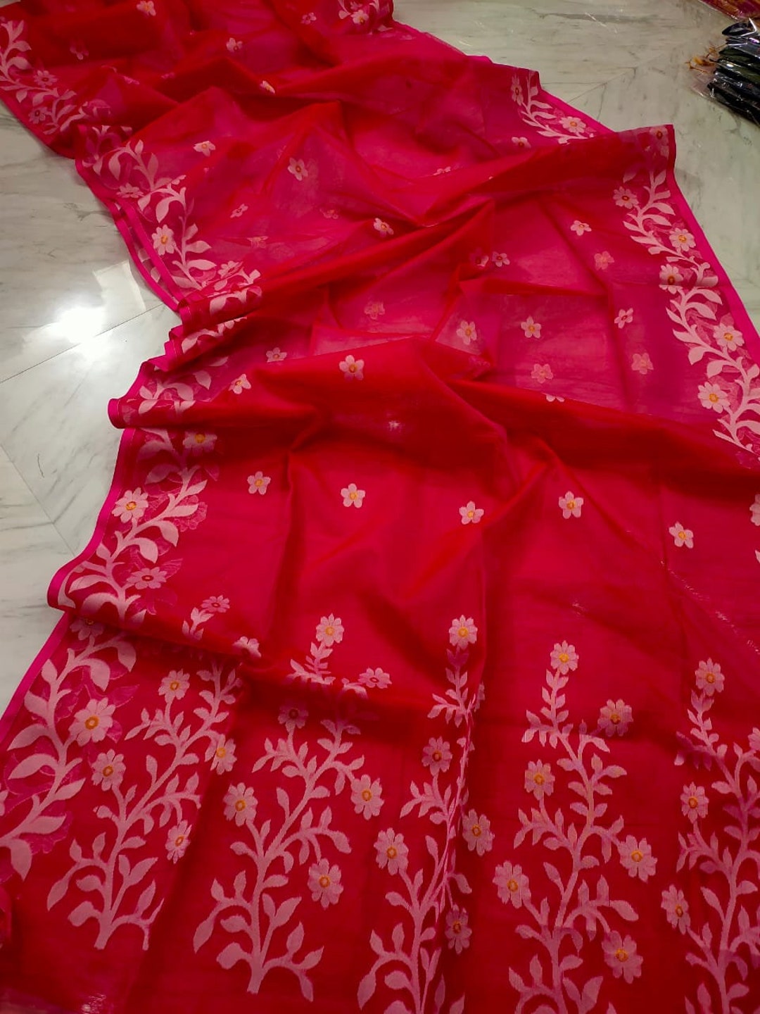 Soft Dhakai Jamdani Saree Comes With Rich Texture and Work All Over the Saree.gap Dhakai Jamdani ...