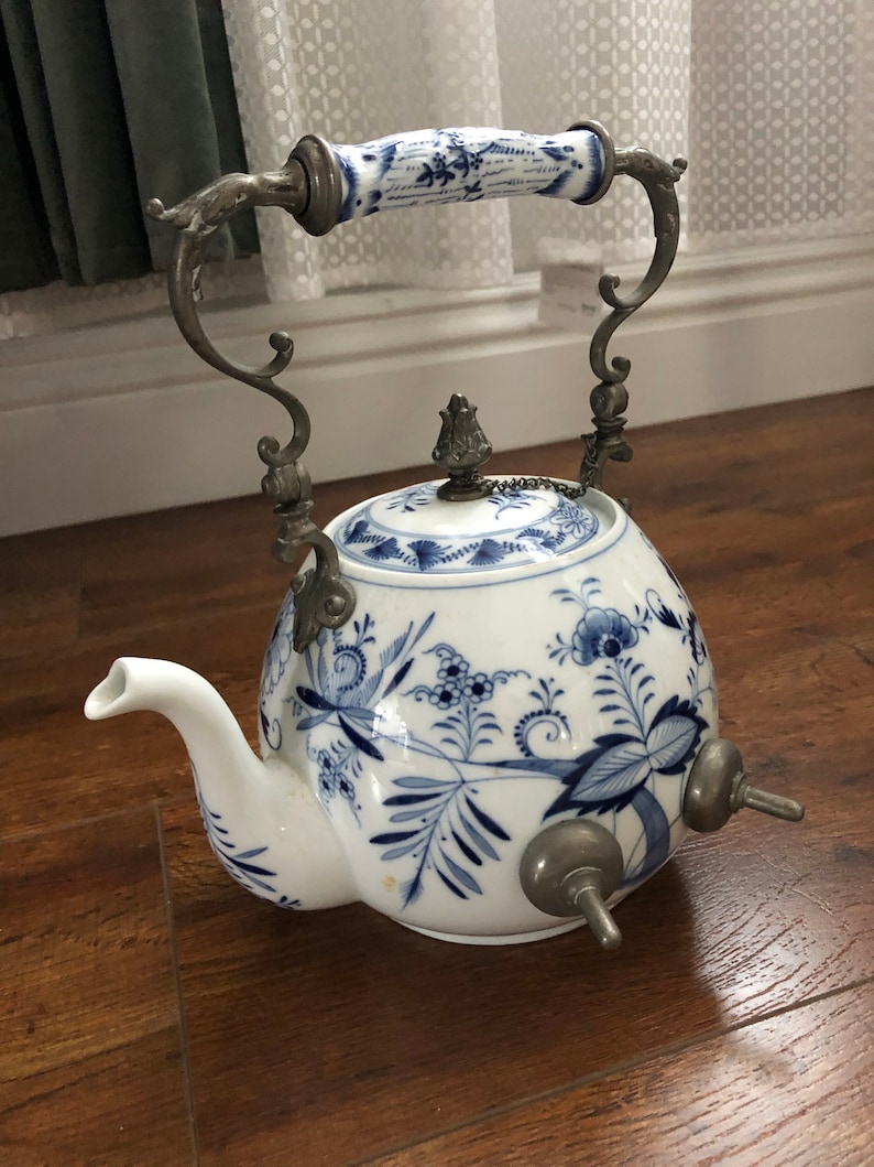 Franziska Hirsch Dresden Porcelain Tea Pot in Meissen Blue Onion ...