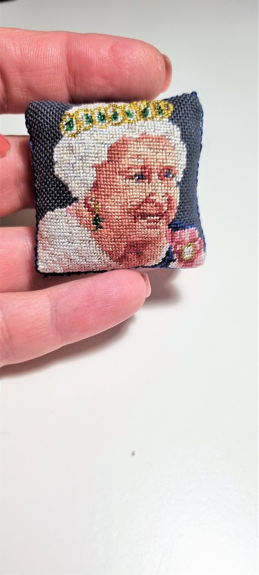 Queen Elizabeth Mini Cushion, Cross Stitch Embroidered Portrait ...